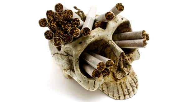 Smoking destroys helpful bugs in the mouth | TheHealthSite.com