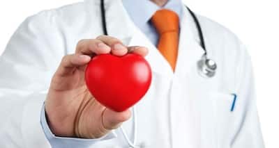 8 first aid steps you should take in case of a heart attack ...