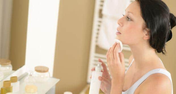 How to remove make-up the right way | TheHealthSite.com