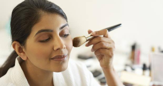 7 chemicals in cosmetics that can damage your skin | TheHealthSite.com
