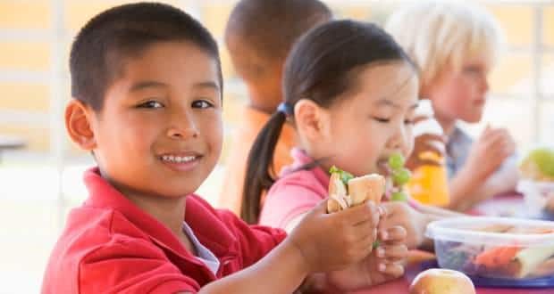 Small pieces of food improve eating behaviour in children ...
