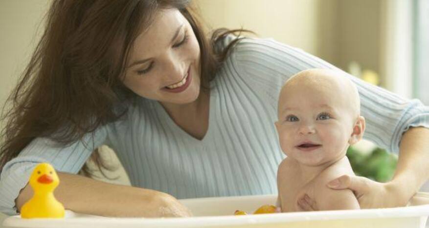 How to give your baby a soothing bath | TheHealthSite.com