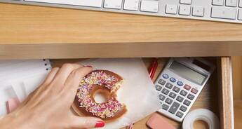 5 easy tips to stop mindless munching | TheHealthSite.com