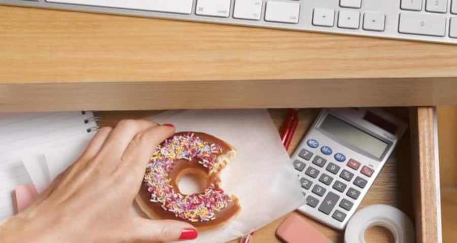 5 easy tips to stop mindless munching | TheHealthSite.com