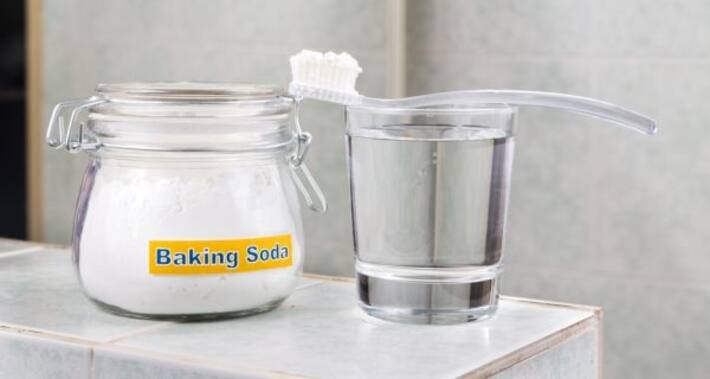 Home-made baking soda and salt tooth powder for white teeth ...
