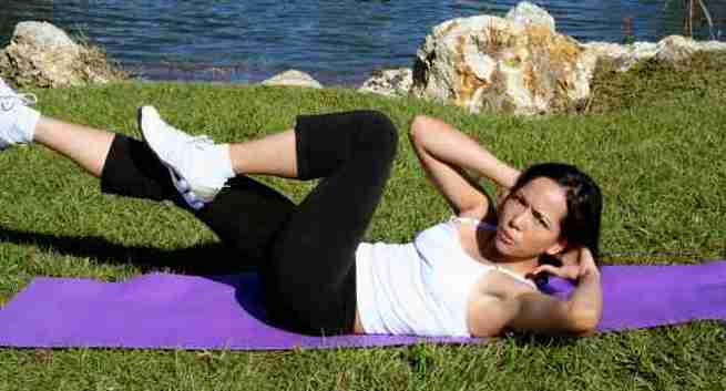 5 mistakes we all make while performing crunches | TheHealthSite.com