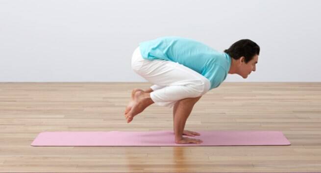 6 yoga asanas to get defined shoulders and chest like Siddharth ...