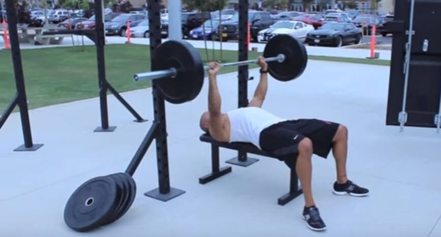 5 gym exercises to get rid of man boobs | TheHealthSite.com