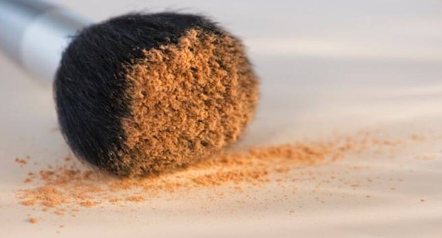 10 makeup mistakes that make you look 10 years older | TheHealthSite.com