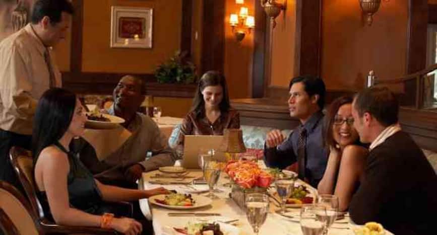 You shouldn’t eat a heavy dinner: Here's why | TheHealthSite.com