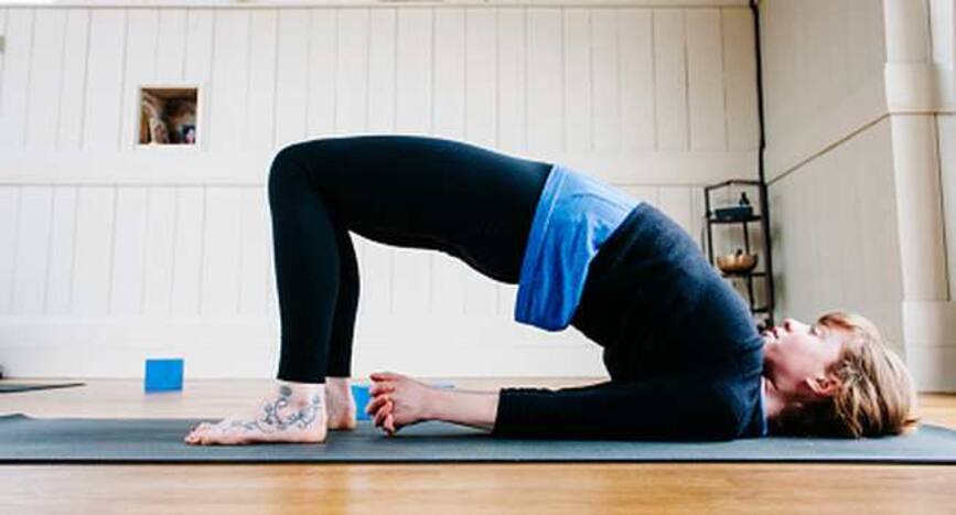 10-minute weight-loss yoga sequence for the lazy bum | TheHealthSite.com