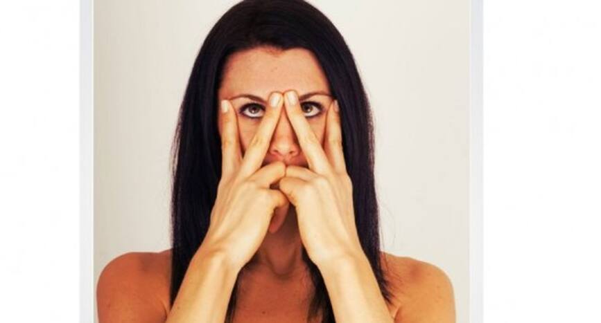 5 anti-ageing face yoga exercises to get rid of crow's feet and laugh ...