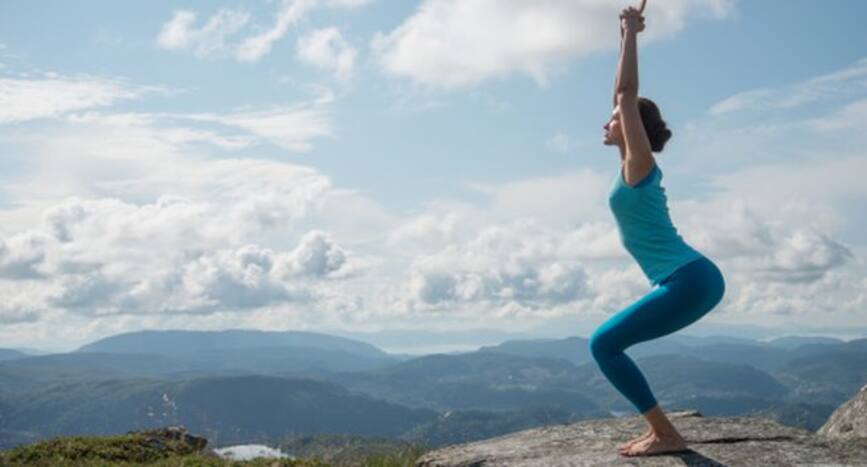 10-minute weight-loss yoga sequence for the lazy bum | TheHealthSite.com