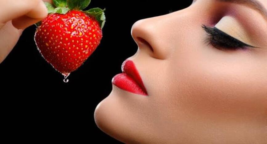 Strawberry For Skin Care: 6 Acne Remedies To Follow This Winter ...