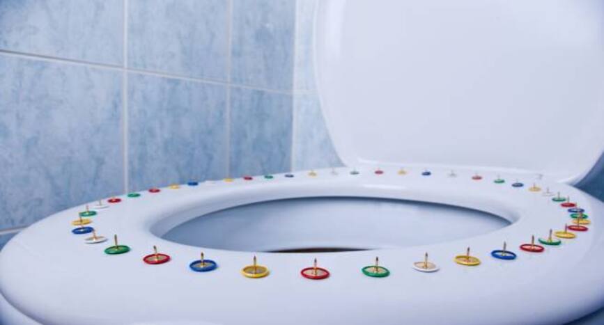 5 common signs and symptoms of piles you should be aware of ...