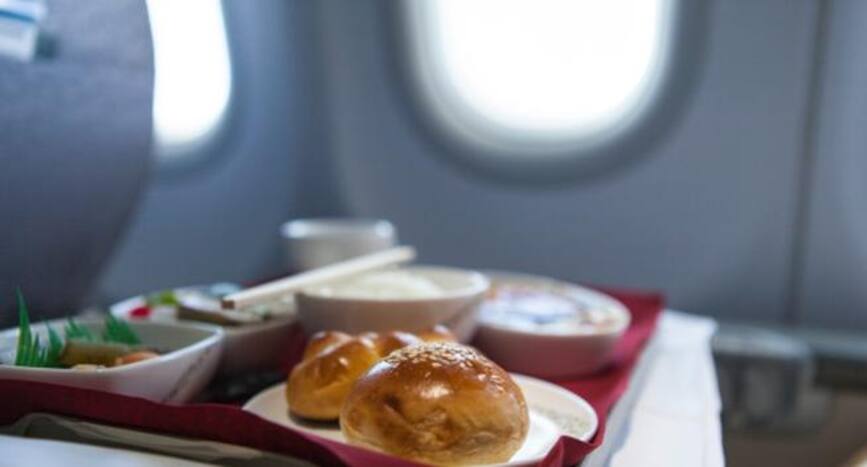 6 foods you should NEVER order in a flight | TheHealthSite.com