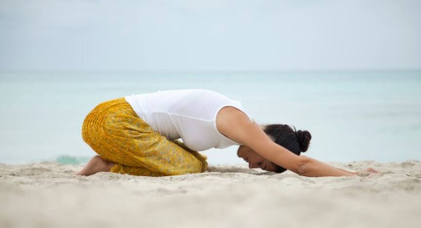 5 easy yoga asanas to beat stiff neck | TheHealthSite.com