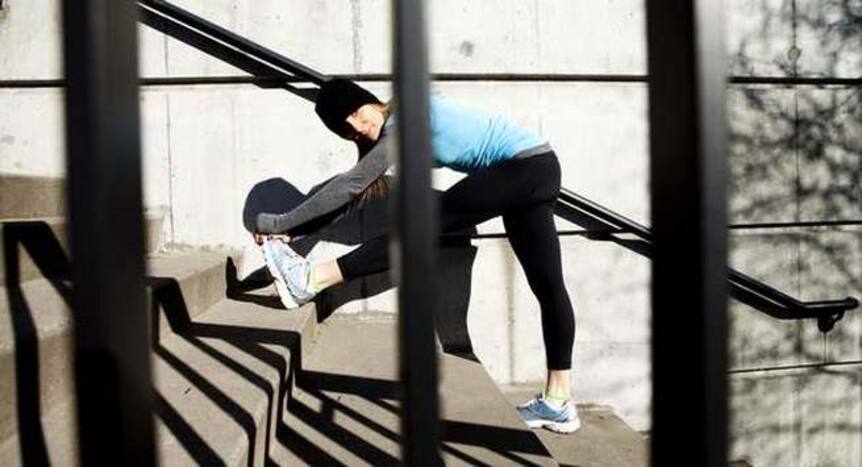 5 stretches to tone and shape your calves | TheHealthSite.com