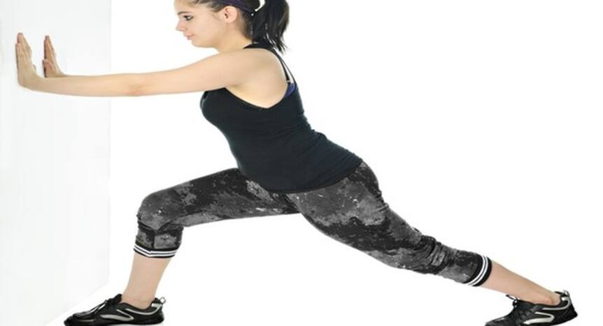 5 stretches to tone and shape your calves | TheHealthSite.com