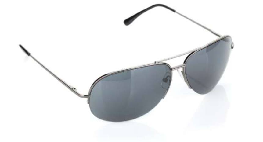 4 expert tips to choose sunglasses for men | TheHealthSite.com