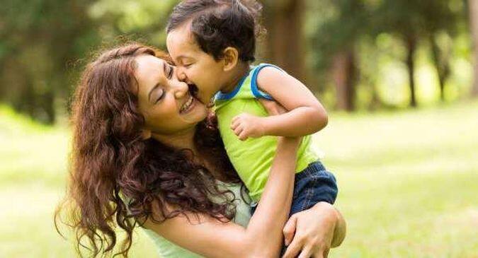 हर बच्चे के मां-बाप को पढ़नी चाहिए ये 4 किताबें | TheHealthSite.com हिंदी