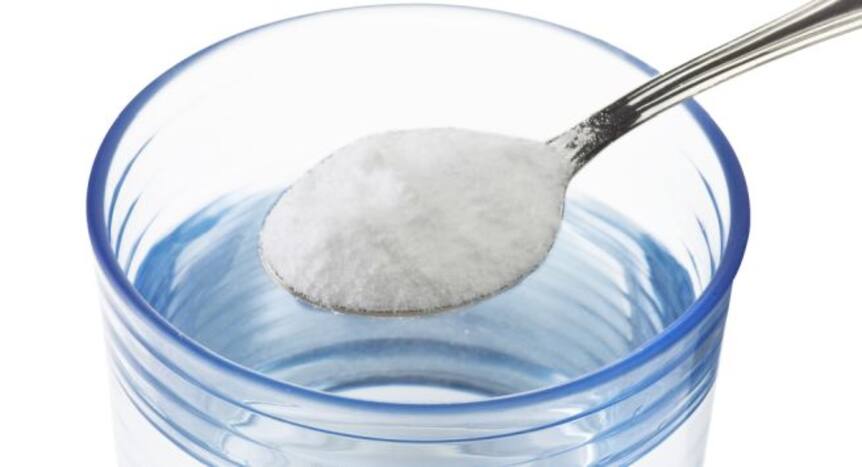 Easy guide to gargle correctly for relief from sore throat, bad breath ...