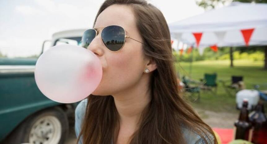 Want to get rid of double chin: Chew gums and pout more | TheHealthSite.com