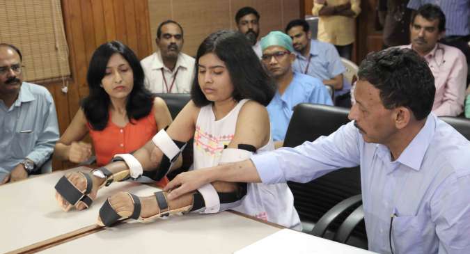 19-year-old undergoes Asia's first upper arm double hand transplant ...
