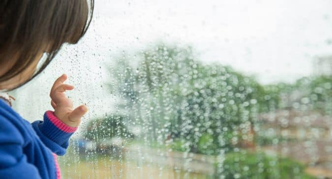Tips to stay safe indoors during heavy rains and thunder and lightning ...