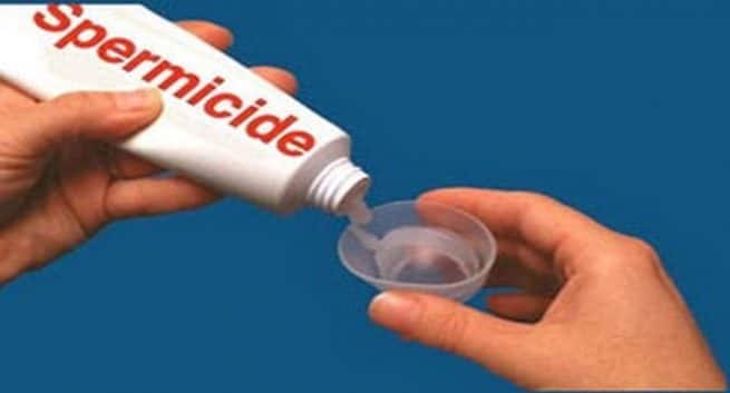 क्या सिर्फ spermicides का इस्तेमाल करने से अनचाही प्रेगनेंसी से बचा जा ...