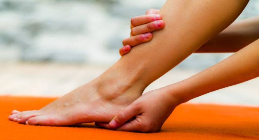 7 expert tips to get rid of dark patches on knees and ankles ...