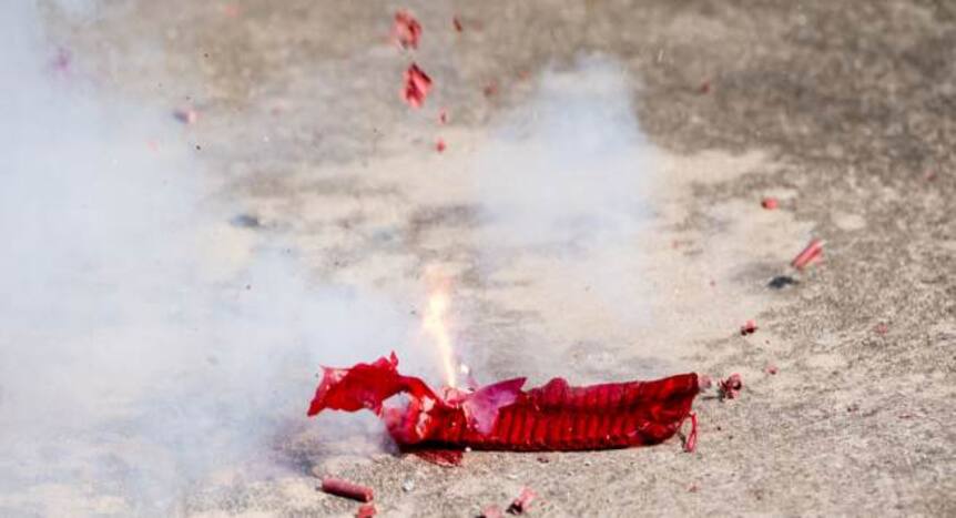 Diwali Special: 4 ways you should NOT burst firecrackers ...