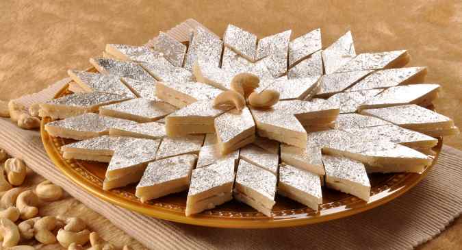 चांदी का वर्क लगी मिठाई आपकी सेहत को पहुँचाती है नुकसान या फायदा ...