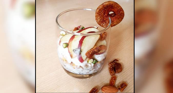 Healthy weight loss breakfast on-the-go recipe: Nutritious muesli with ...