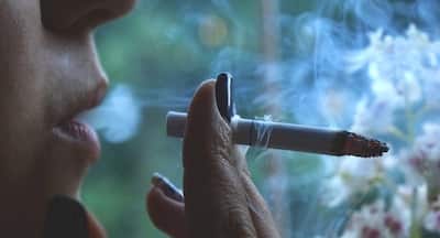 Why women need more 'guts' than men to 'kick the cigarette butt ...