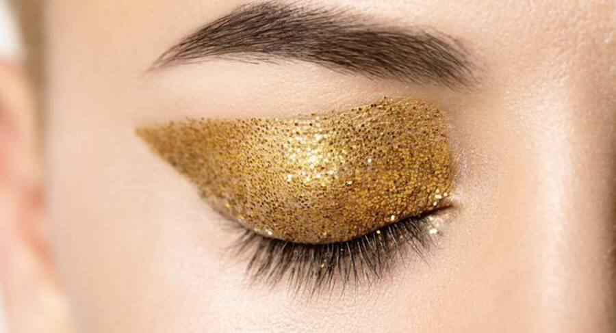 Glitter make-up rules you should keep in mind! | TheHealthSite.com