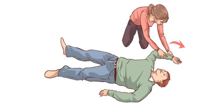 First-aid: How to place a person in recovery position (step by step ...