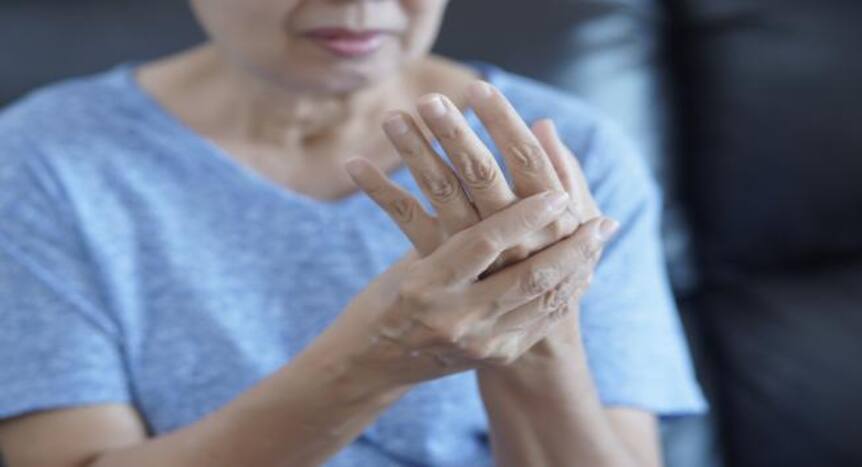5 simple hand exercises to relieve arthritis symptoms | TheHealthSite.com