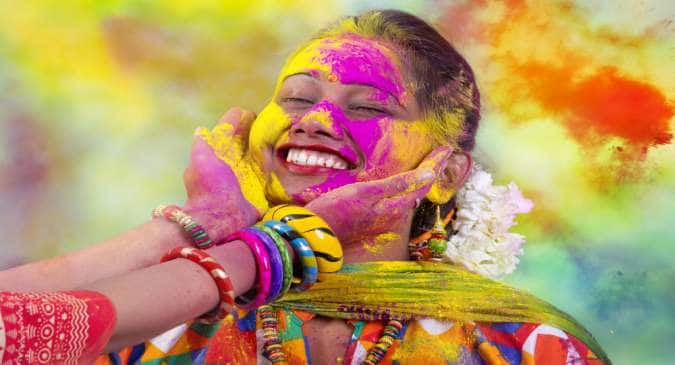 Expert tips to protect the skin before and after Holi | TheHealthSite.com