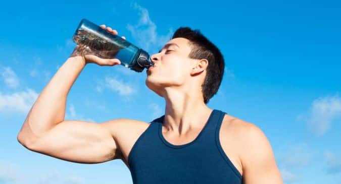Drinking too much water? Know if it can be harmful | TheHealthSite.com