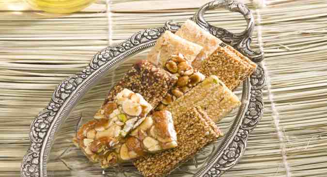 Recipe: Snack the healthy way with this dry fruit and nuts chikki ...