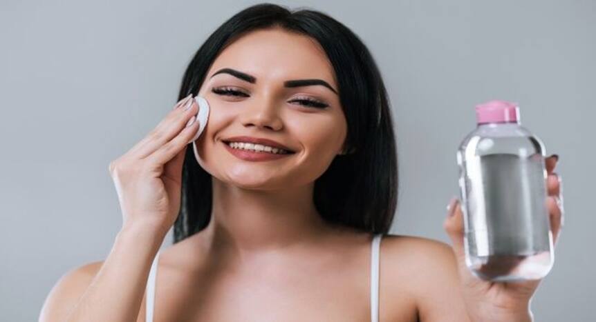 5 ways to use baby oil for adult skin | TheHealthSite.com