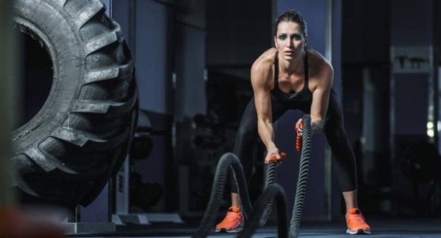 Practise battle rope workouts to sculpt your abs | TheHealthSite.com