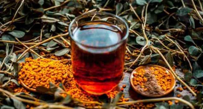 Drink a glass of fenugreek or methi juice to deal with PCOS problems ...