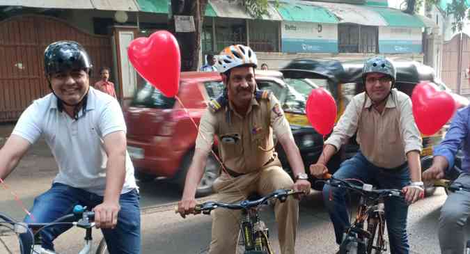 Police Cops along with Doctors and patients joins #PedalforHeart ...
