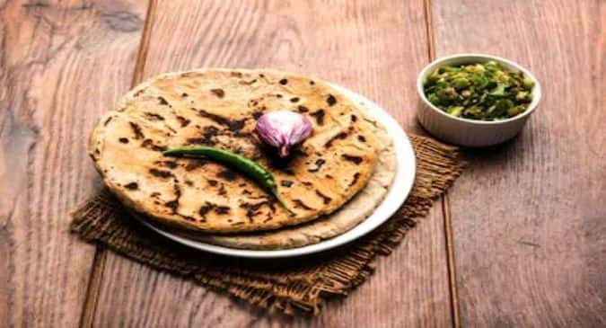 Bajre ki roti recipe- सर्दी में नाश्ते में खाएं हेल्दी बाजरा-आलू रोटी ...