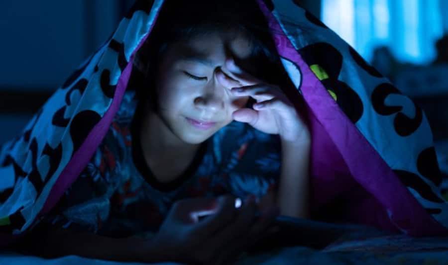 Screen time before sleeping can affect your sleep quality: Study ...