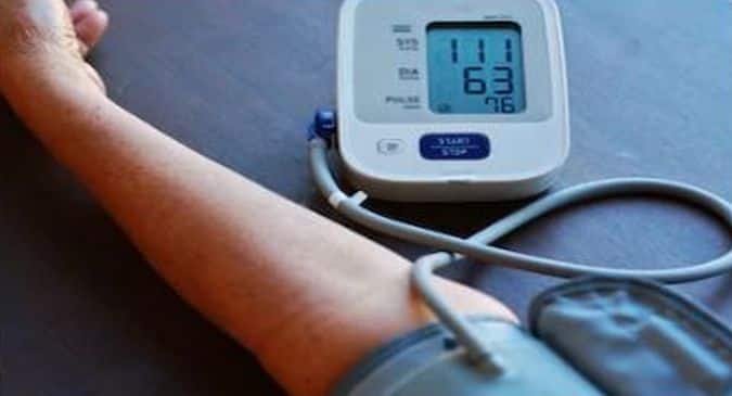 Tips to control low BP: ब्रेन हेल्थ के लिए घातक हो सकता है लो ब्लड ...