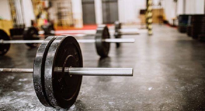 Try out these barbell deadlift substitutes and reduce your risk of ...