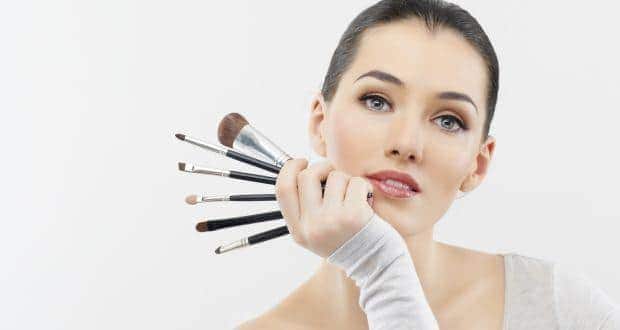 4 ways you can conceal facial flaws with make-up tricks | TheHealthSite.com